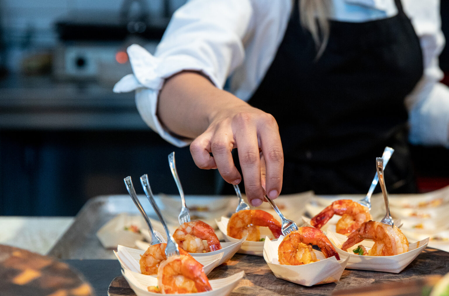 How to Hire a Chef for a Private Dinner Party: Everything There Is To ...